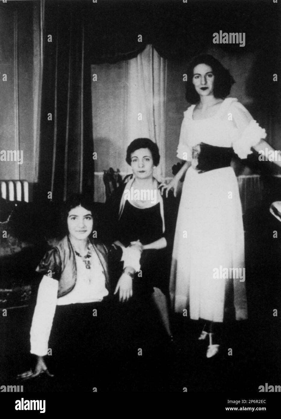 1940 , Athen , GRECEE : die gefeierte zukünftige Sopransängerin MARIA ...