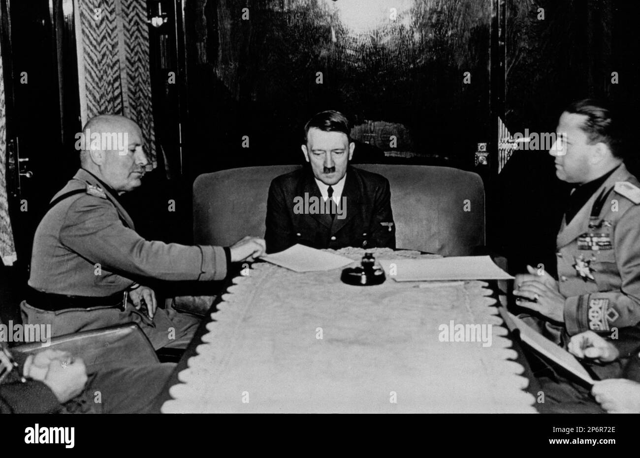 1930er Jahre, DEUTSCHLAND : der deutsche Diktator ADOLF HITLER ( 1889 - 1945 ) Mit BENITO ...