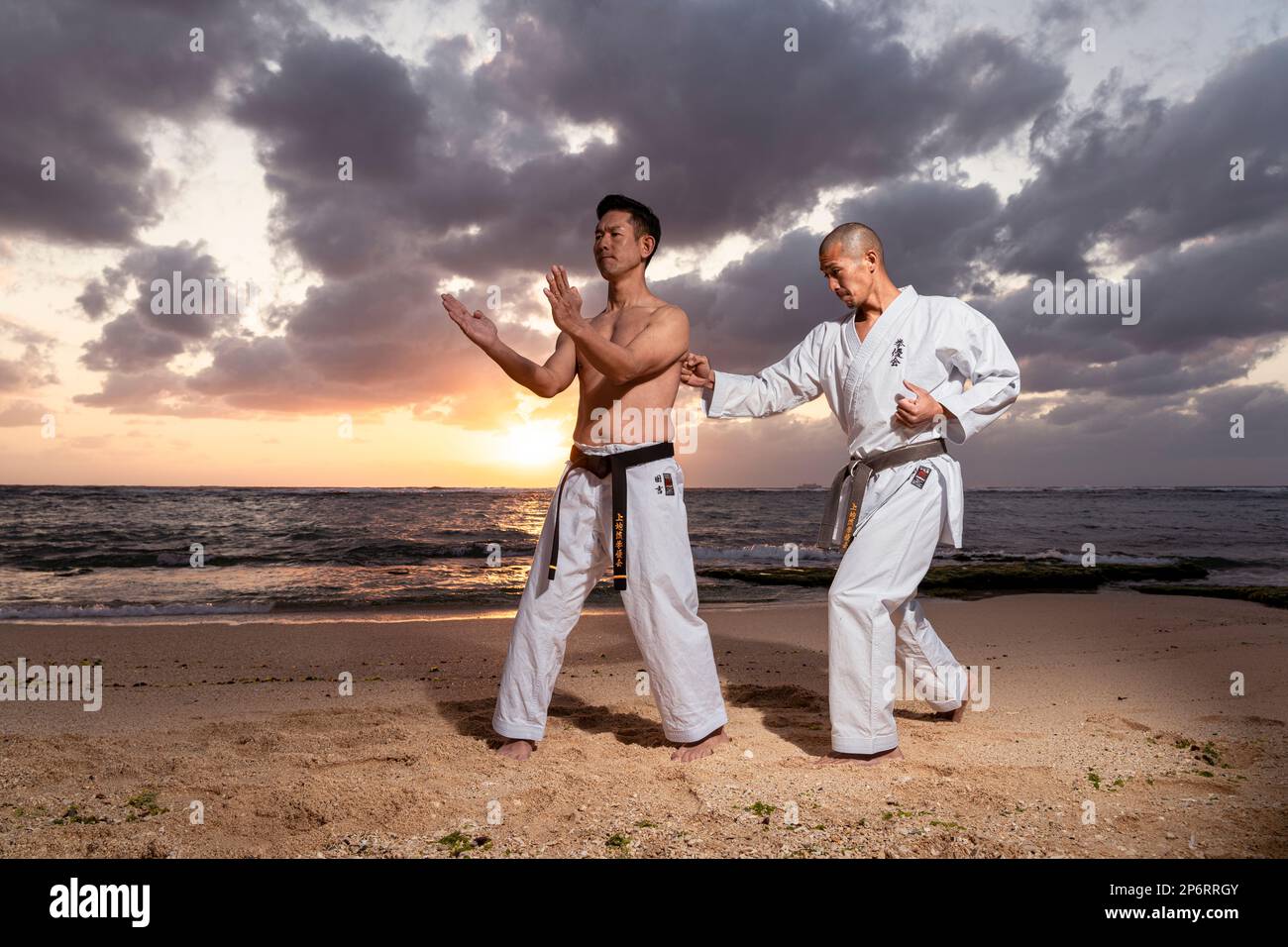 Training am strand in yomitan -Fotos und -Bildmaterial in hoher ...