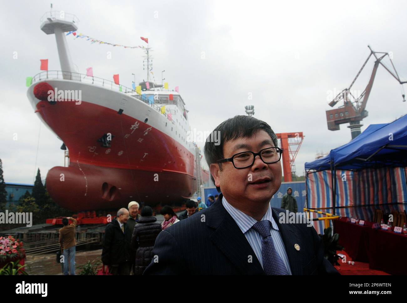 Sun Song (C), head of the Institute of Oceanology of the Chinese Academy of Sciences, attends ...