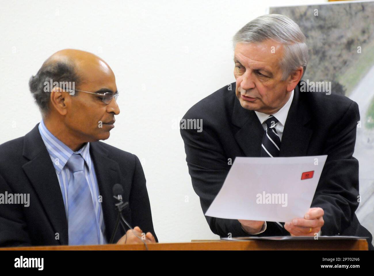 Saginaw County Medical Examiner Kanu Virani, left, testifies about ...