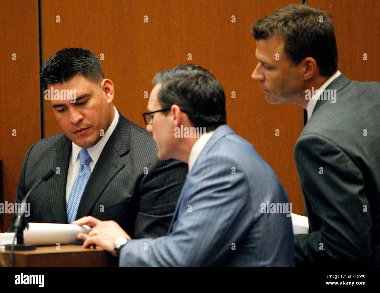 Alberto Alvarez, one of Michael Jackson's security guards, left, is questioned by Edward ...