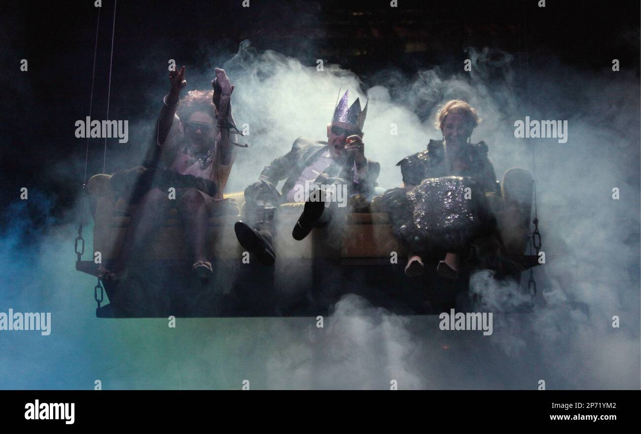 Die Schauspieler Alexander Waechter in der Rolle des Feenkoenig ...