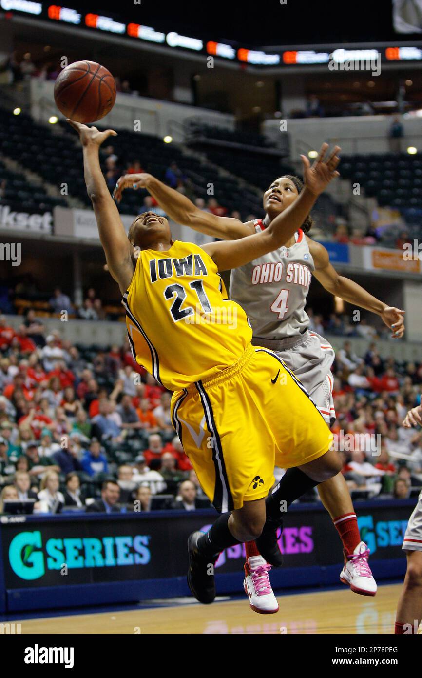 March 04, 2011: Iowa Hawkeyes guard Kachine Alexander (21) goes strong ...