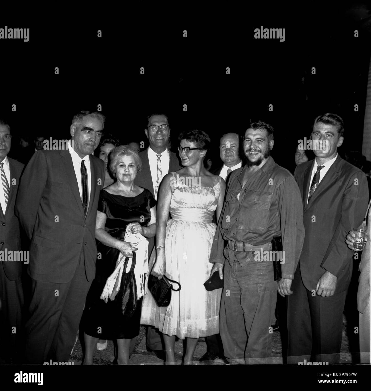 Cuban revolutionary hero Ernesto "Che" Guevara, second right, poses for ...