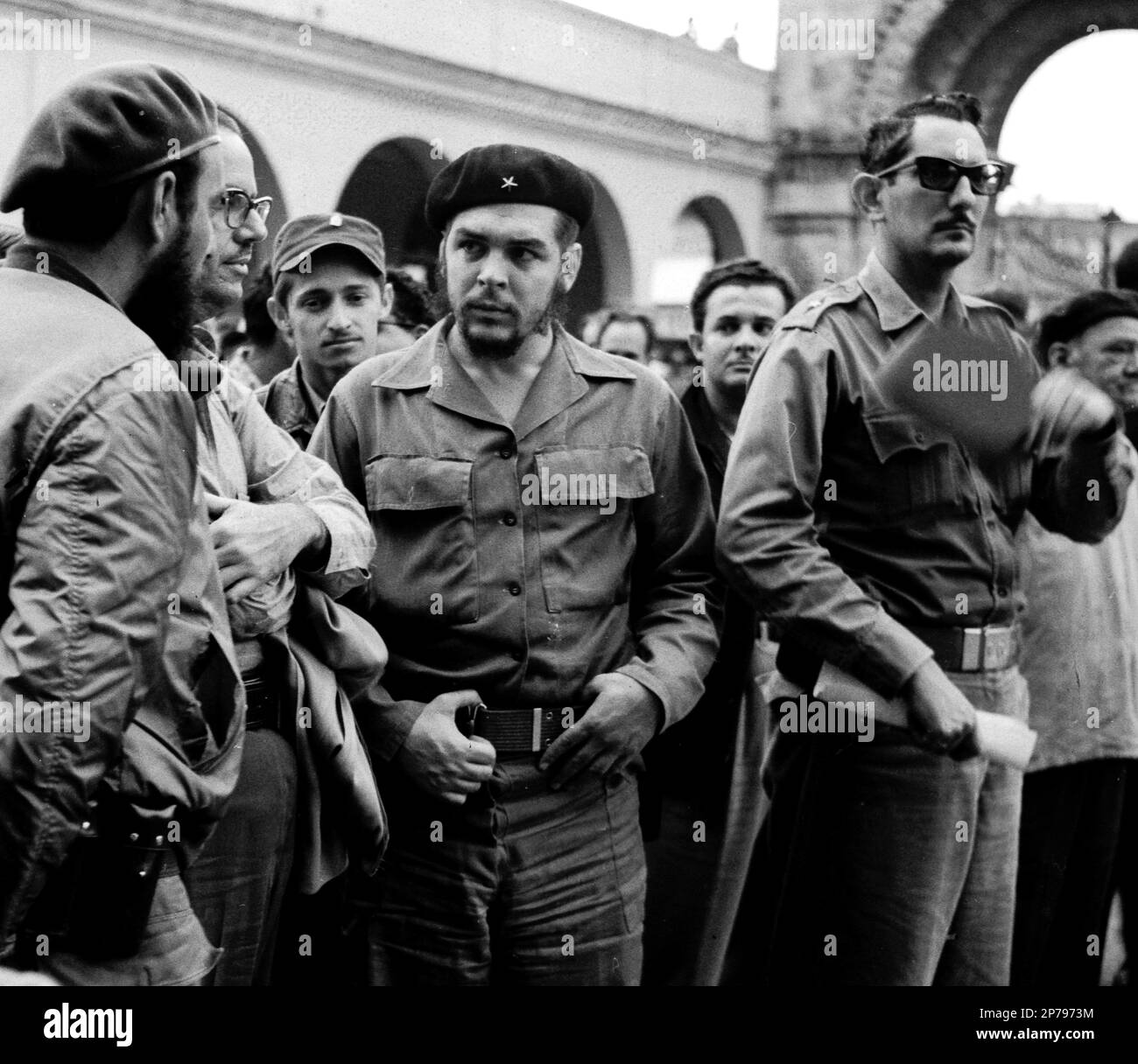 Cuban revolutionary hero Ernesto "Che" Guevara, second right, talks to ...