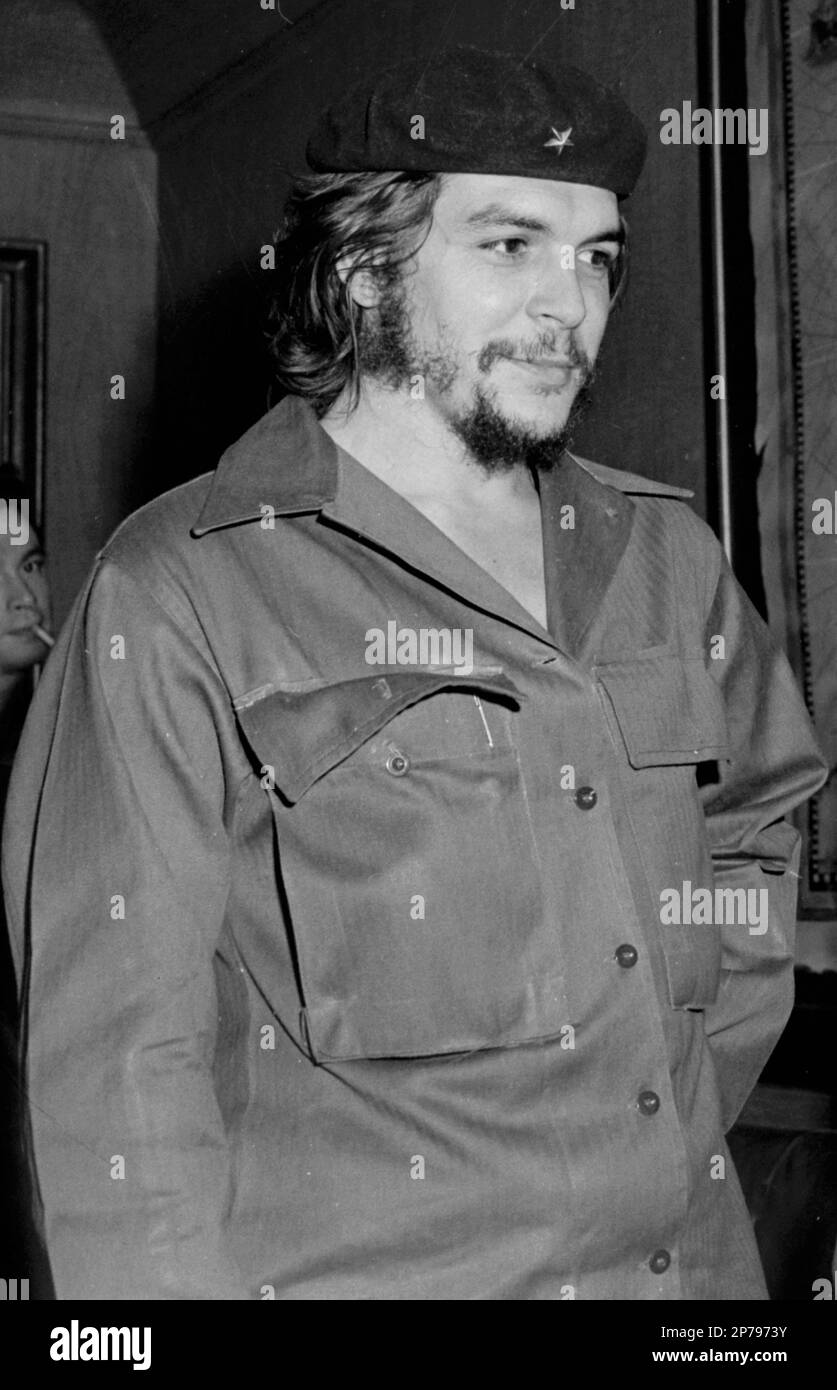 Cuban revolutionary hero Ernesto "Che" Guevara gestures in Cuba ...