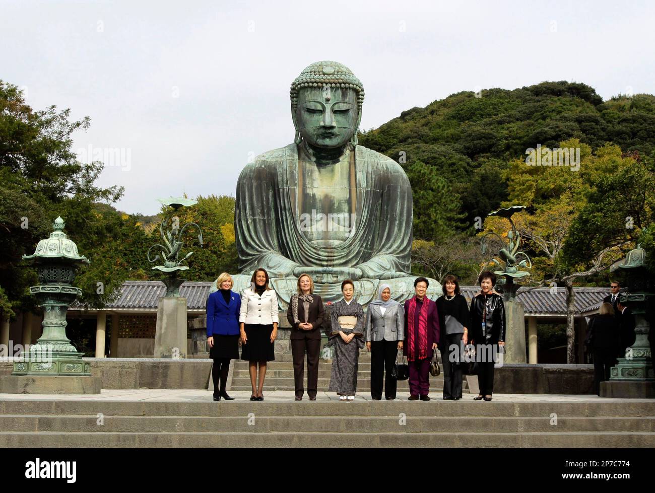 Spouses of Pacific Rim countries' leaders attending the APEC Summit ...