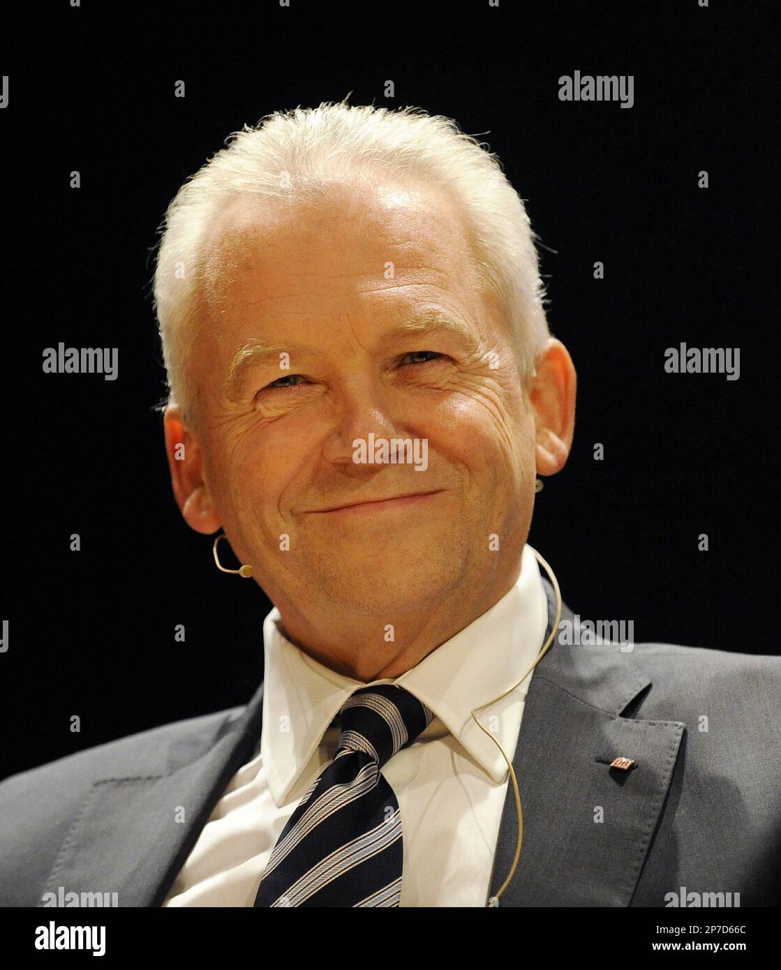 Der Vorstandsvorsitzende der Deutschen Bahn AG, Ruediger Grube lacht am ...