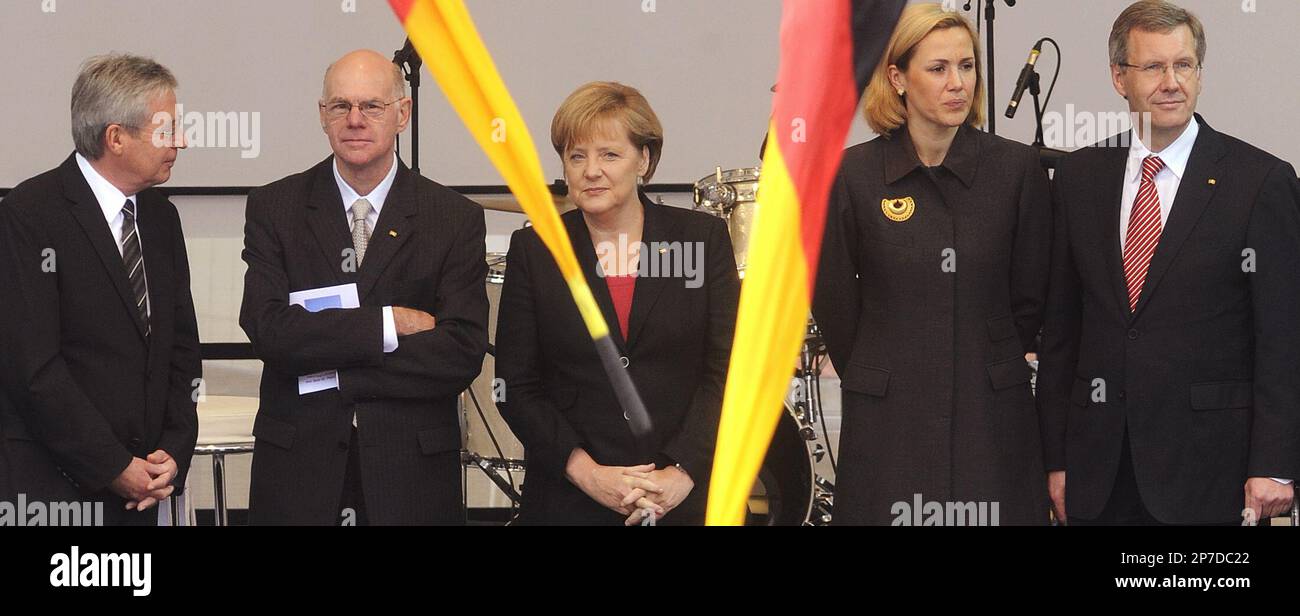 Bremens Buergermeister und Bundesratspraesident, Jens Boehrnsen (SPD, v ...