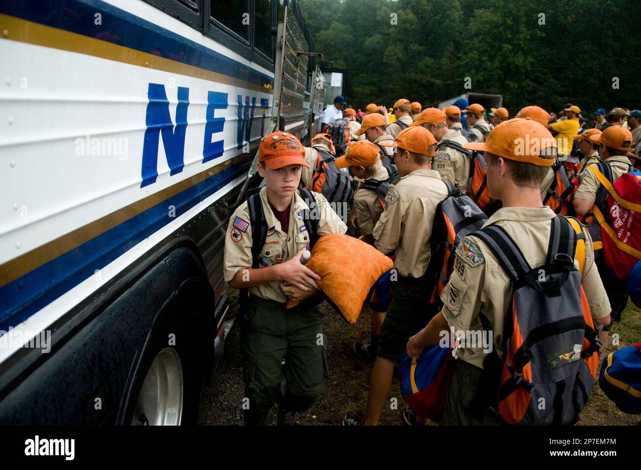 Scouts load up buses as they prepare to leave the 2010 National ...