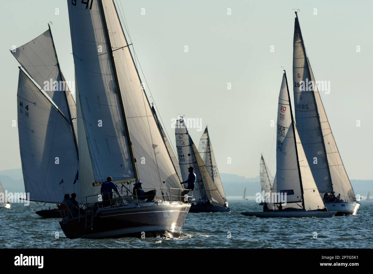 Segelboote fahren am Freitag, 04. Juni 2010, bei der 60. Regatta "Rund ...
