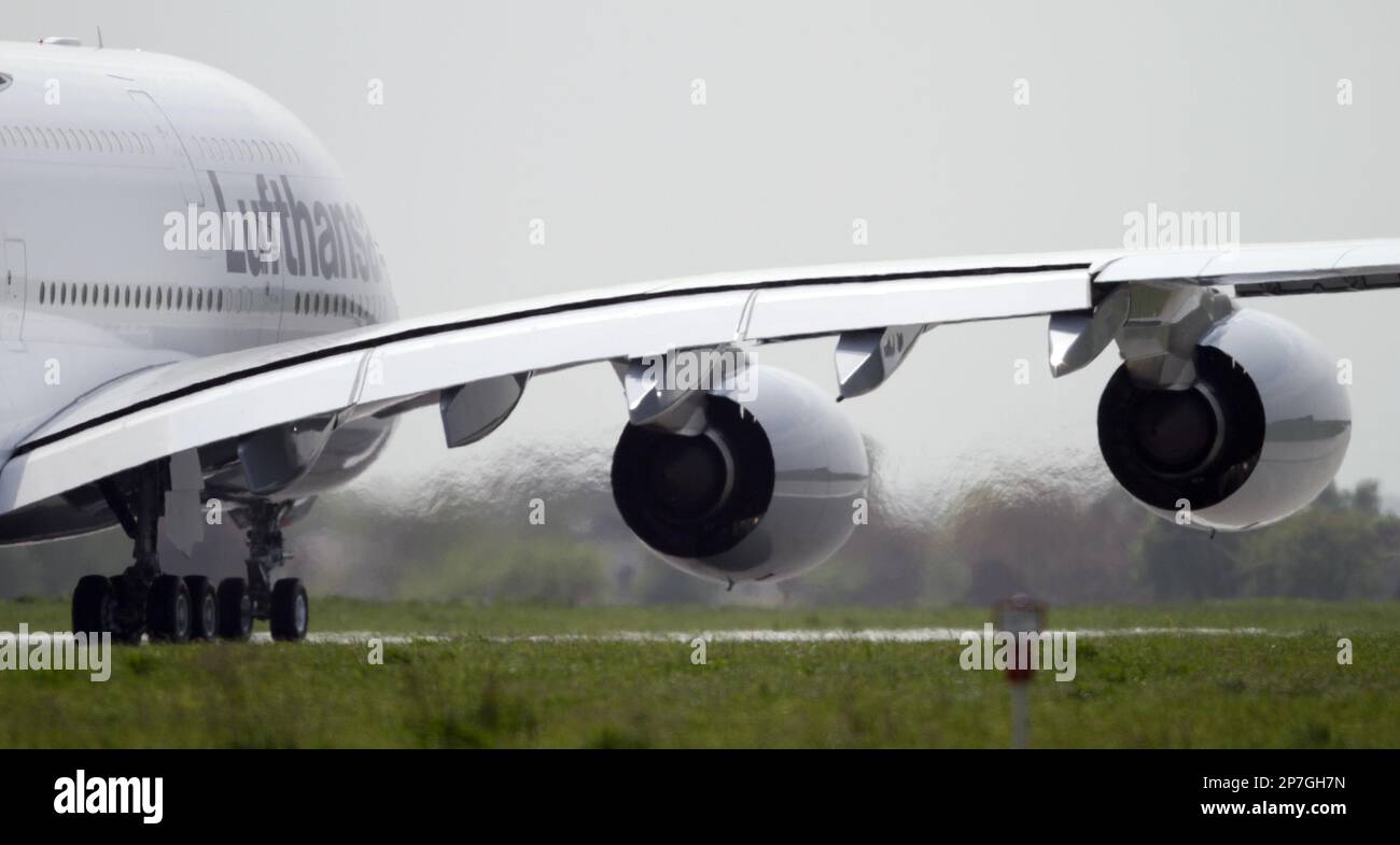 Der erste an die Lufthansa ausgelieferte Airbus A380 steht am Mittwoch ...