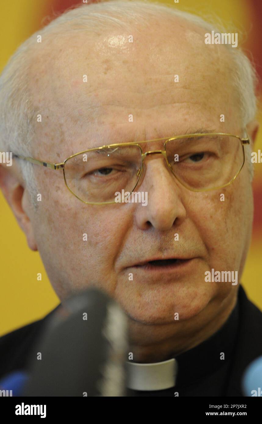 Erzbischof Robert Zollitsch, der Vorsitzende der Deutschen ...