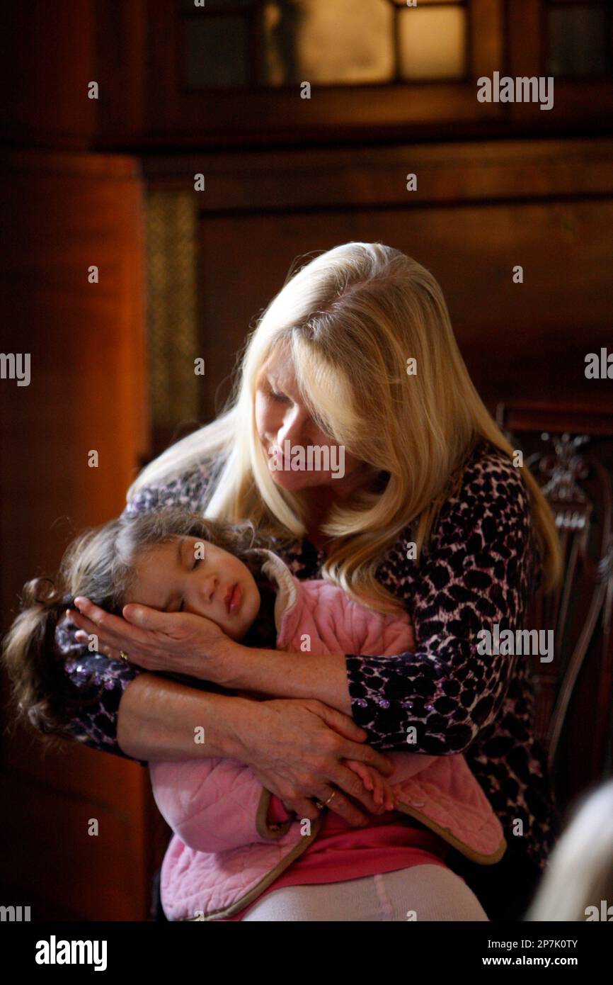 Virginia first lady Maureen McDonnell holds 2-year-old Kerrigan ...