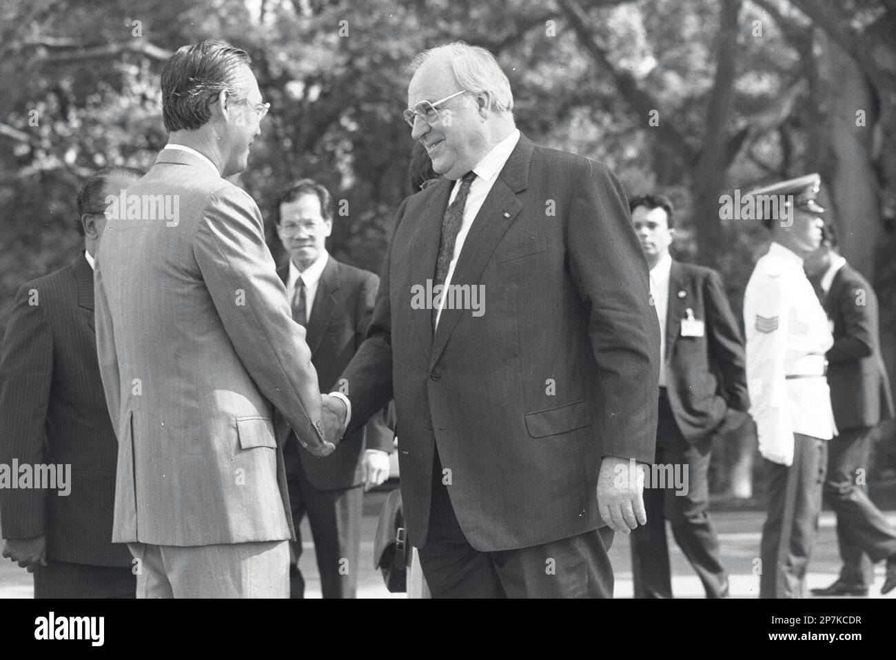 Chancellor Helmut Kohl (right) making a courtesy call on Singapore ...