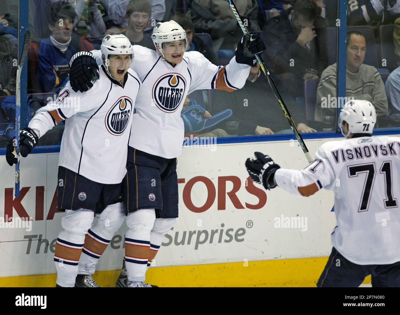 Edmonton Oilers' Shawn Horcoff (10) celebrates with teammates Ladislav ...