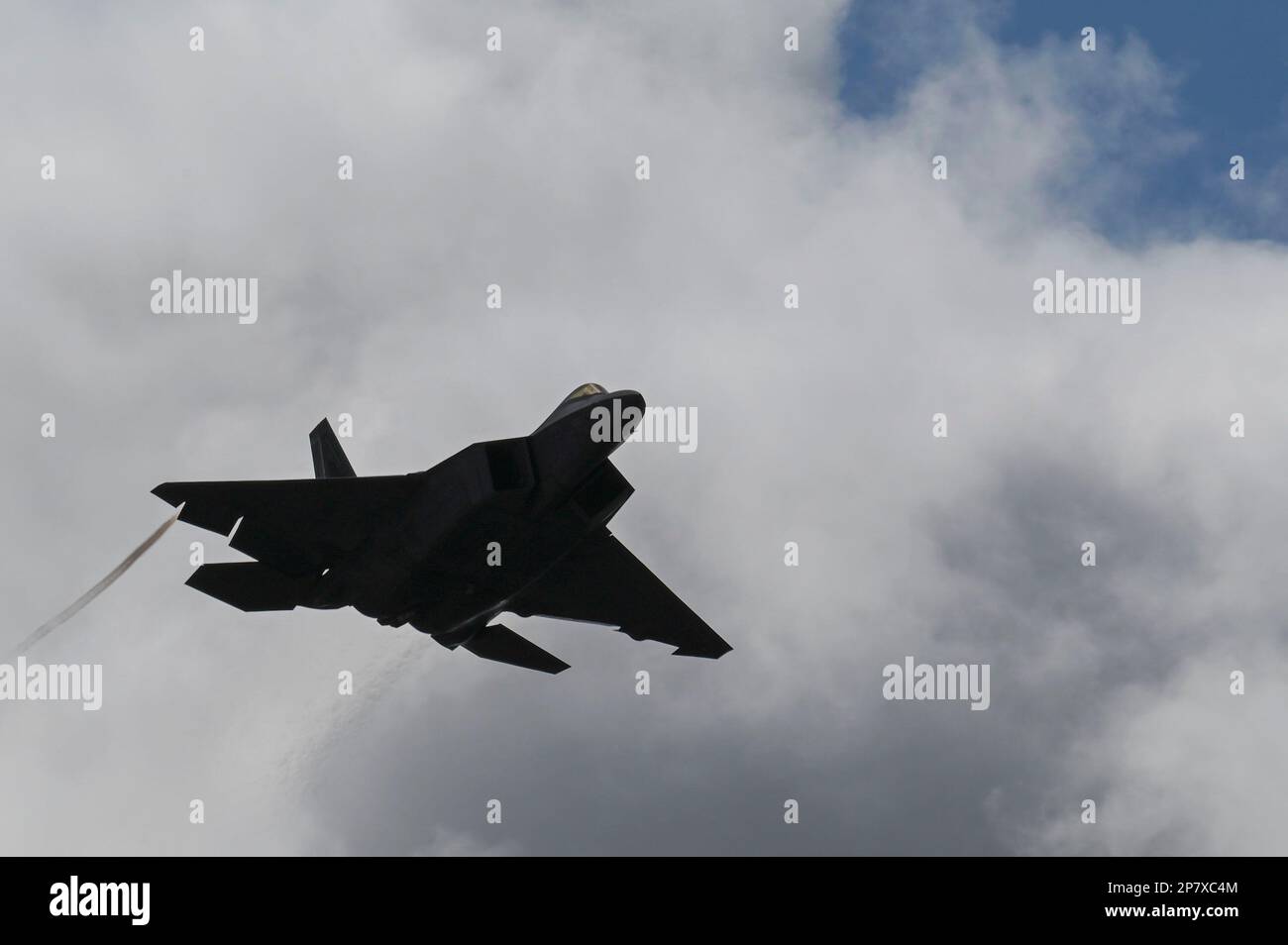 USA Air Force Capt. Samuel ‚Razz‘ Larson, F-22 Demonstrationsteampilot ...