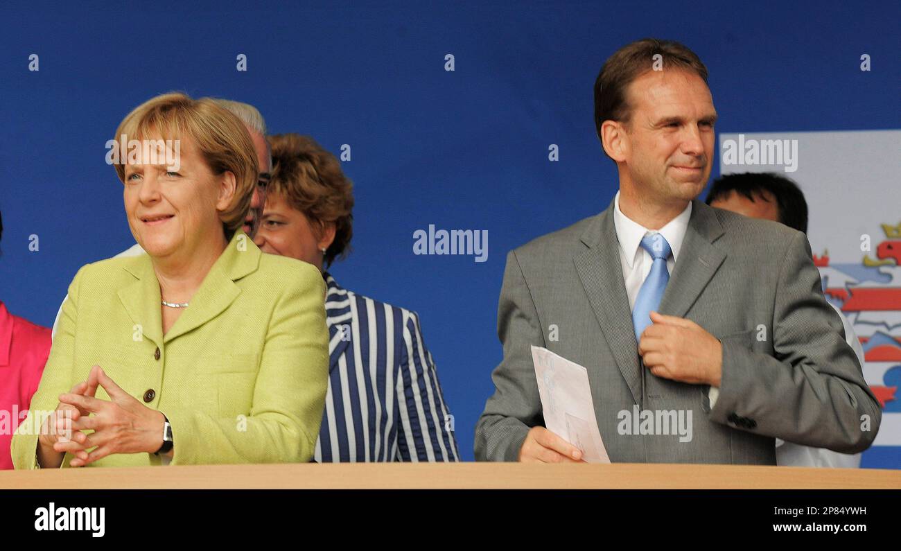 Bundeskanzlerin Angela Merkel, CDU, steht am Freitag, 28. August 2009 ...