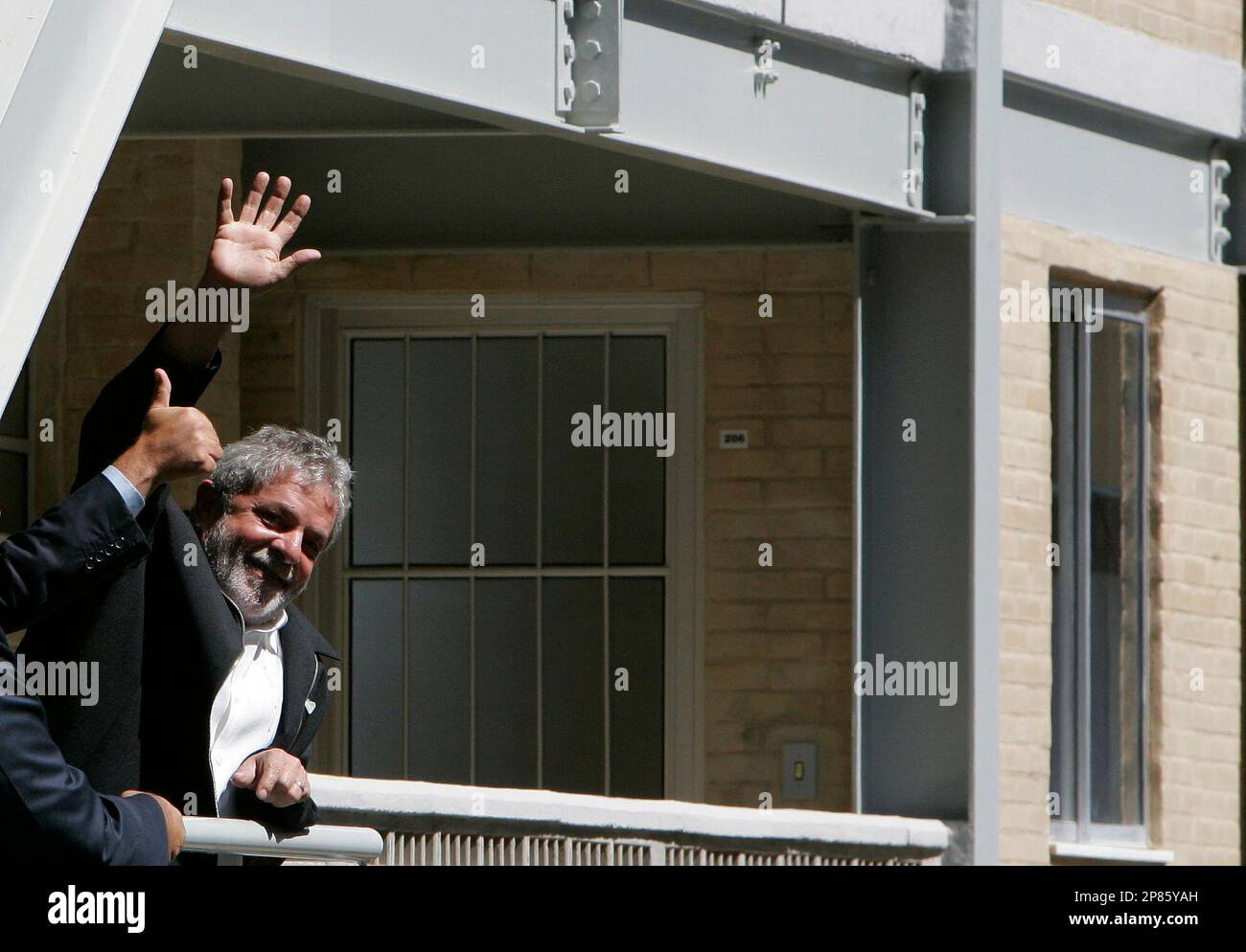 Brazil's President Luis Inacio Lula da Silva waves from a new apartment ...