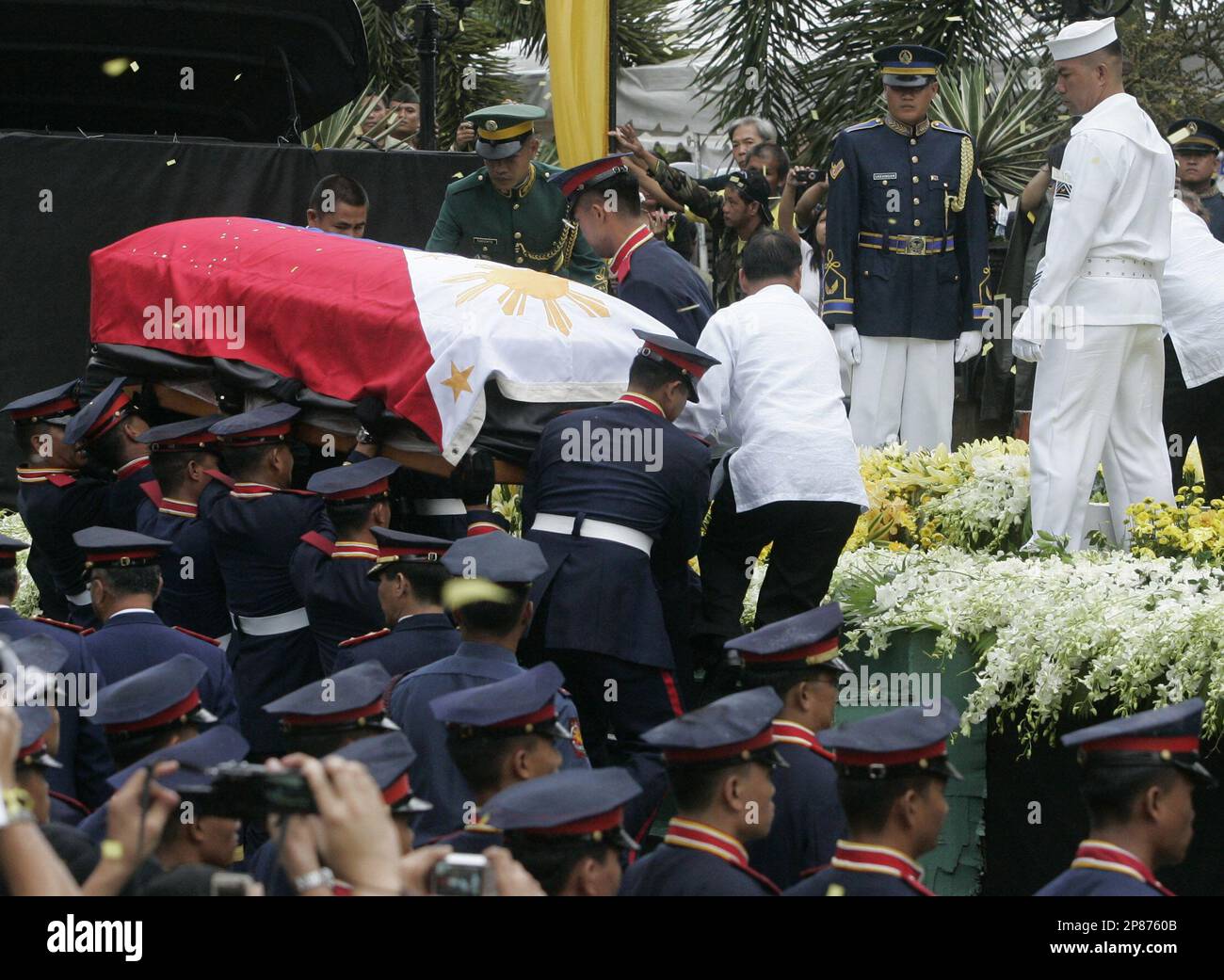 Police pallbearers carry the flag-draped coffin of former Philippine ...
