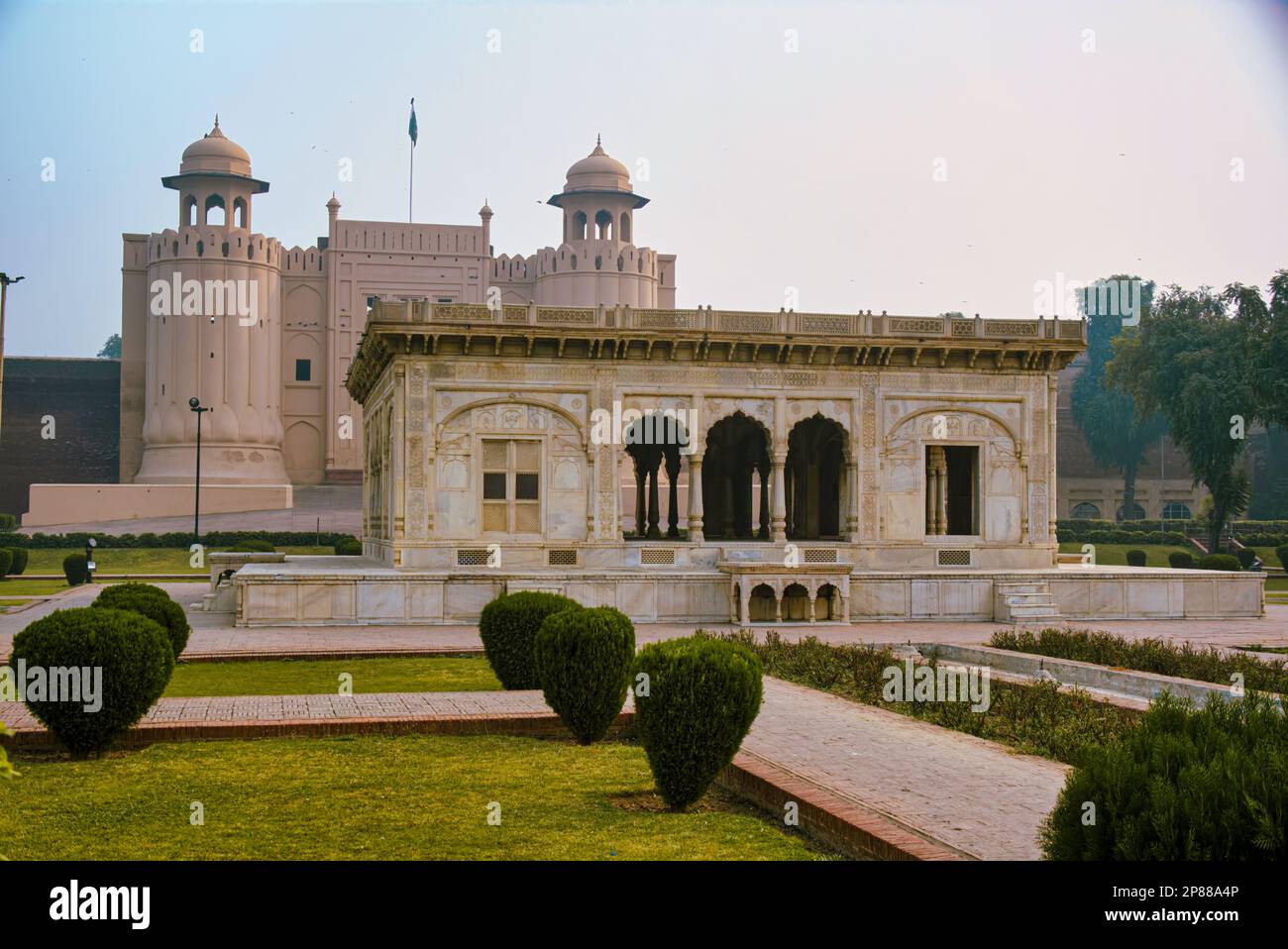 Hazuri Bagh ist ein Garten in Lahore, Punjab, Pakistan, umgeben vom ...