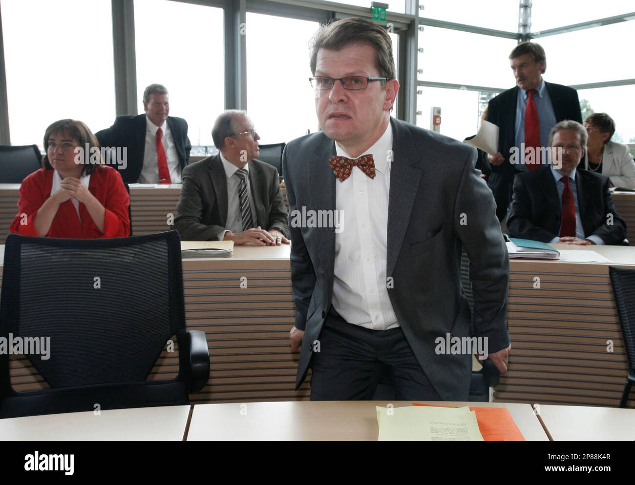 Der schleswig-holsteinische SPD-Vorsitzende Ralf Stegner setzt sich am ...