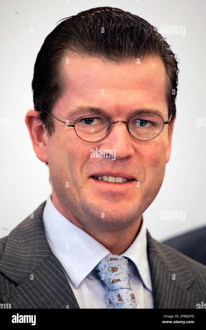 ARCHIV - Bundeswirtschaftsminister Karl-Theodor zu Guttenberg ...