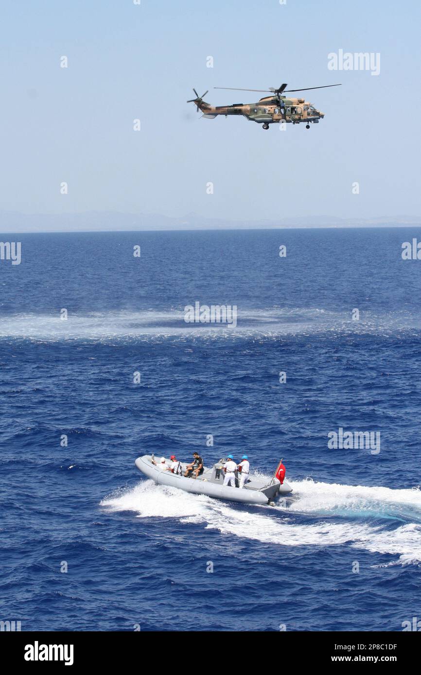 A Turkish military Cougar helicopter searches for survivors of sea ...