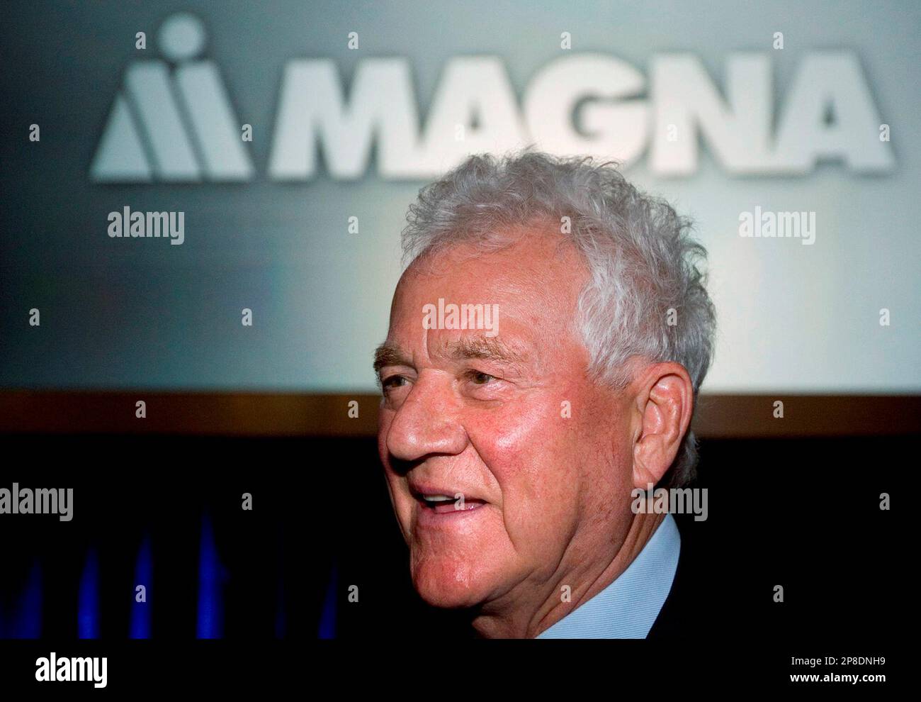 ARCHIV - Der Magna International Inc. Vorsitzende Frank Stronach nimmt ...