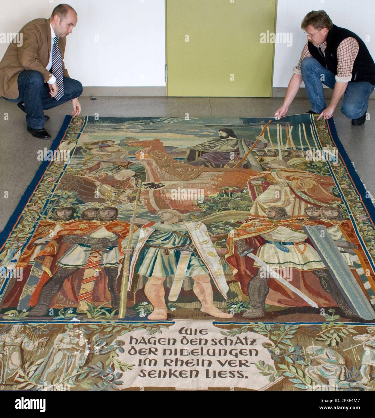 Polizeipressesprecher Markus Scharf, links, und Polizeikommissar Ingo ...