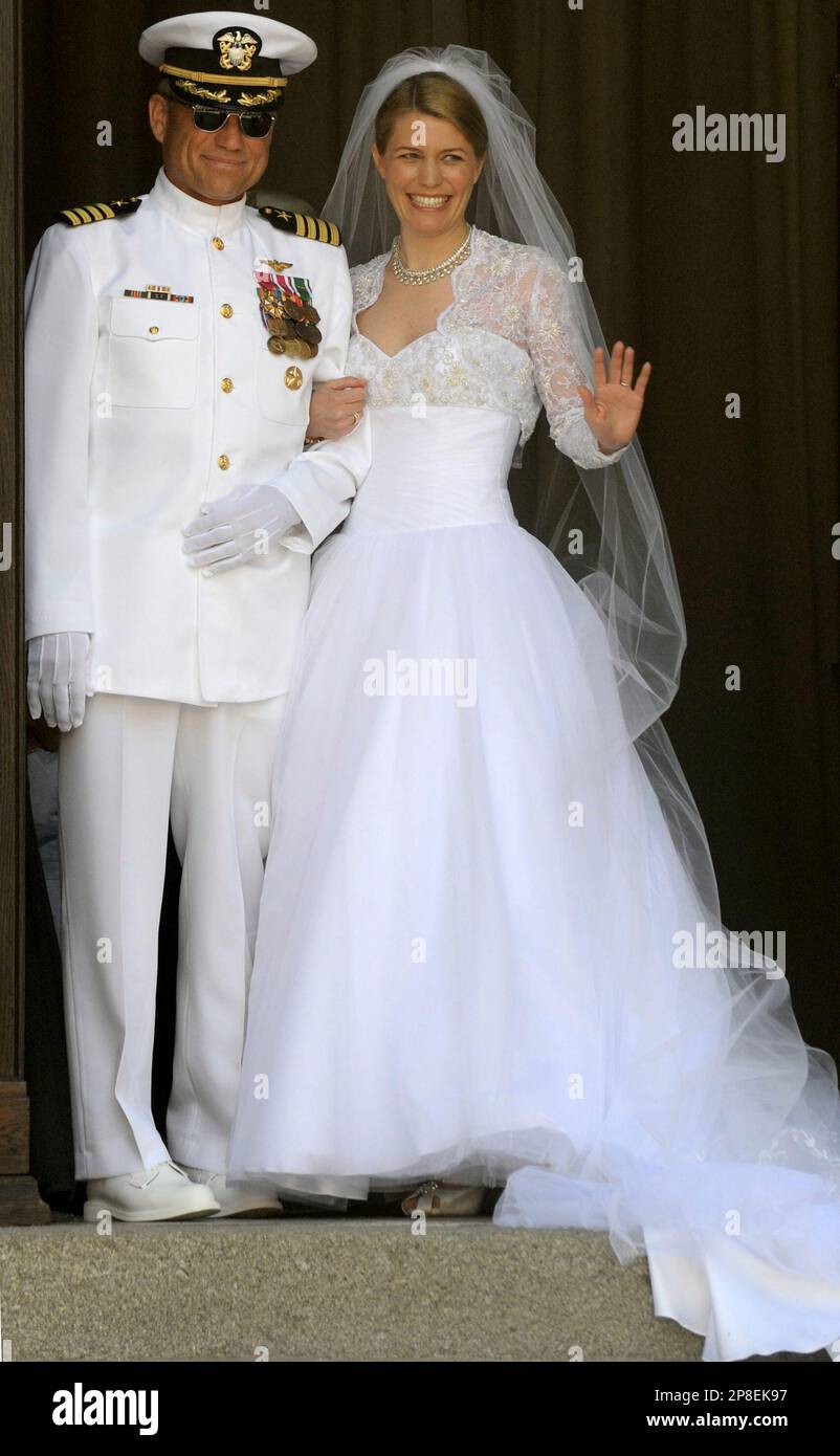 US Navy Captain Christian Robert Rondesvedt, links, posiert am Samstag ...