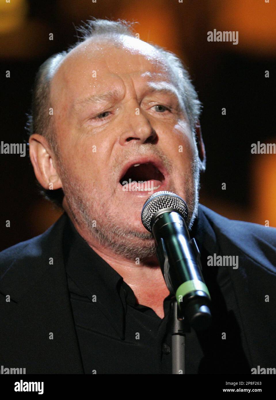 ARCHIV - Der britische Saenger Joe Cocker am 31. Maerz 2007 in Freiburg ...