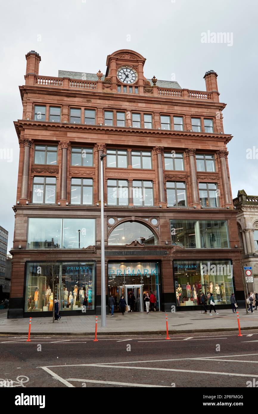 primark Store in den restaurierten Bankgebäuden im Schloss Place ...