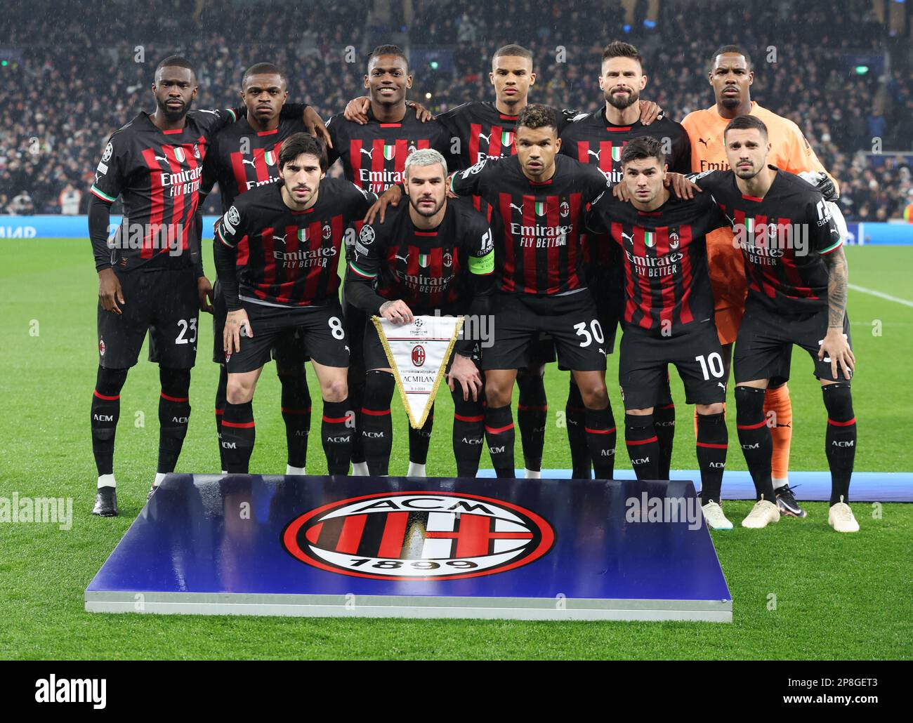AC Mailand Team Shooting, früherer Kick-off Back Row:- Fikayo Tomori ...