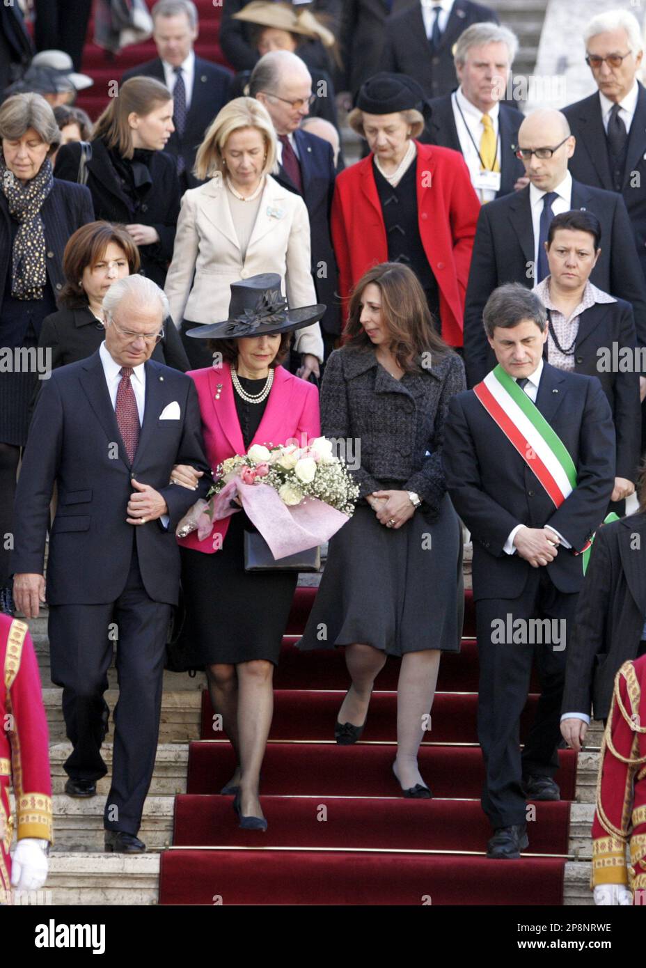From right in midground, Rome Mayor Gianni Alemanno with tricolor band ...