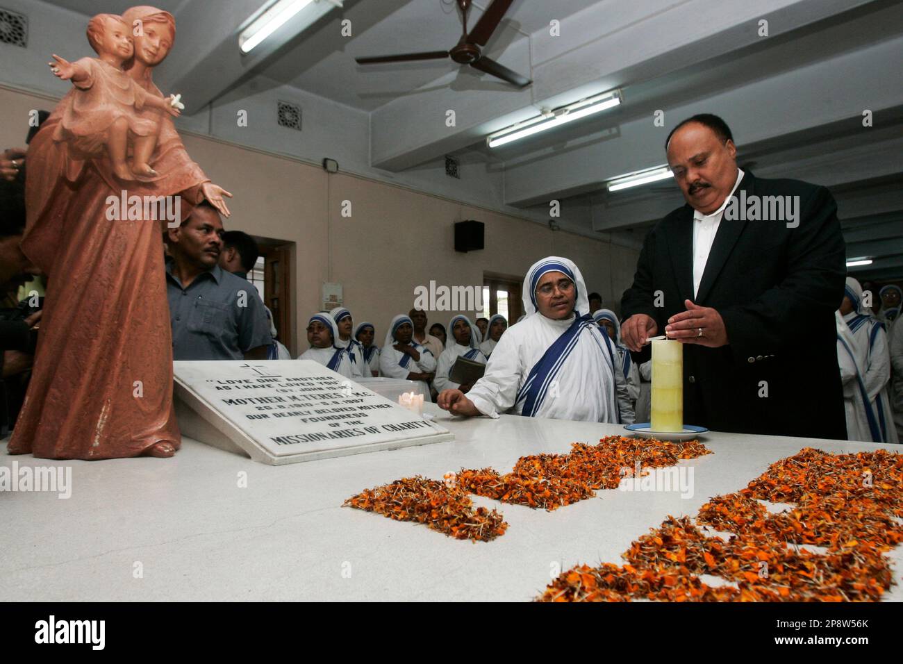 Martin Luther King III, right, son of Martin Luther King, Jr. lights a ...