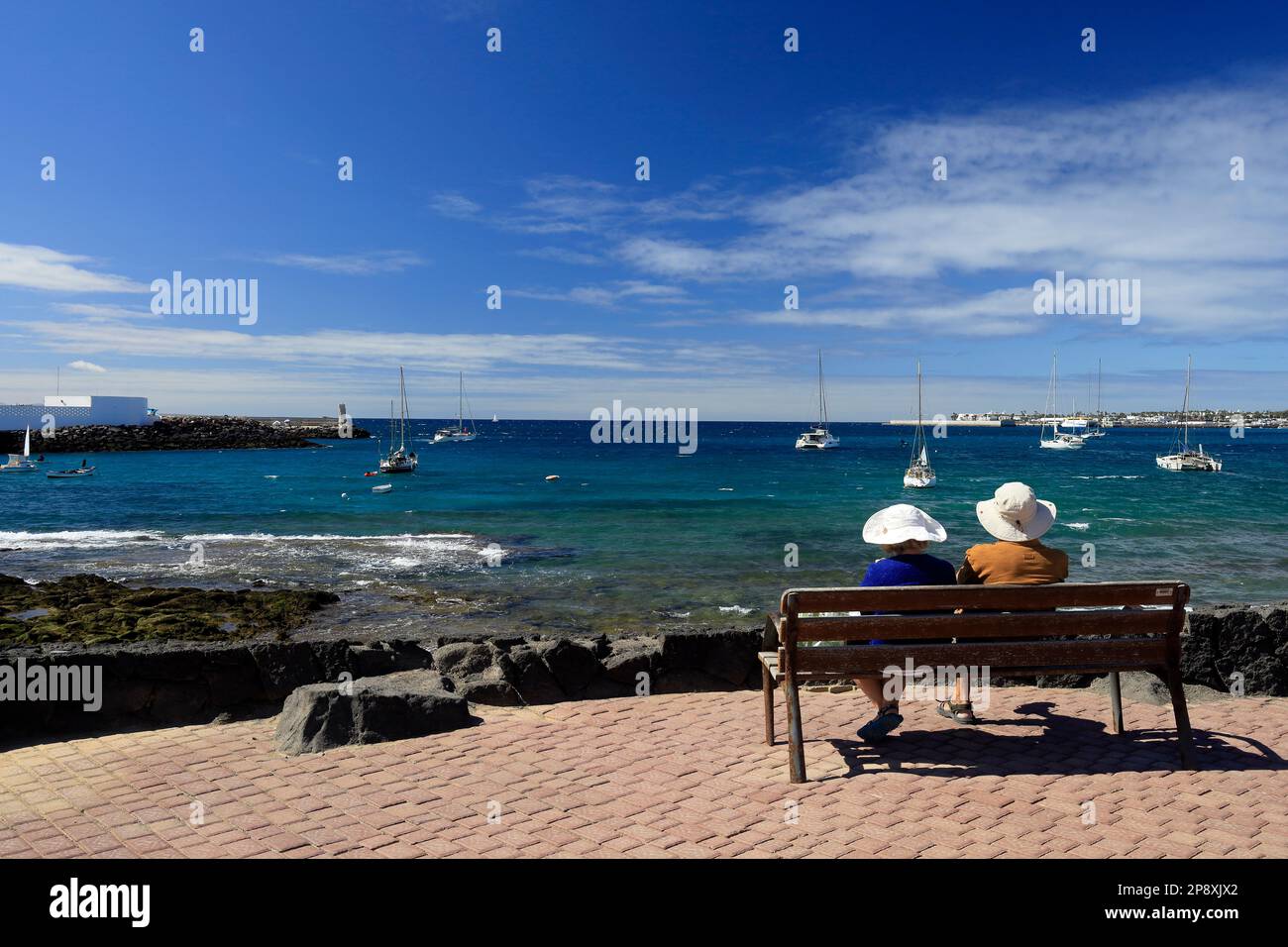 Reifes paar segelboot -Fotos und -Bildmaterial in hoher Auflösung – Alamy