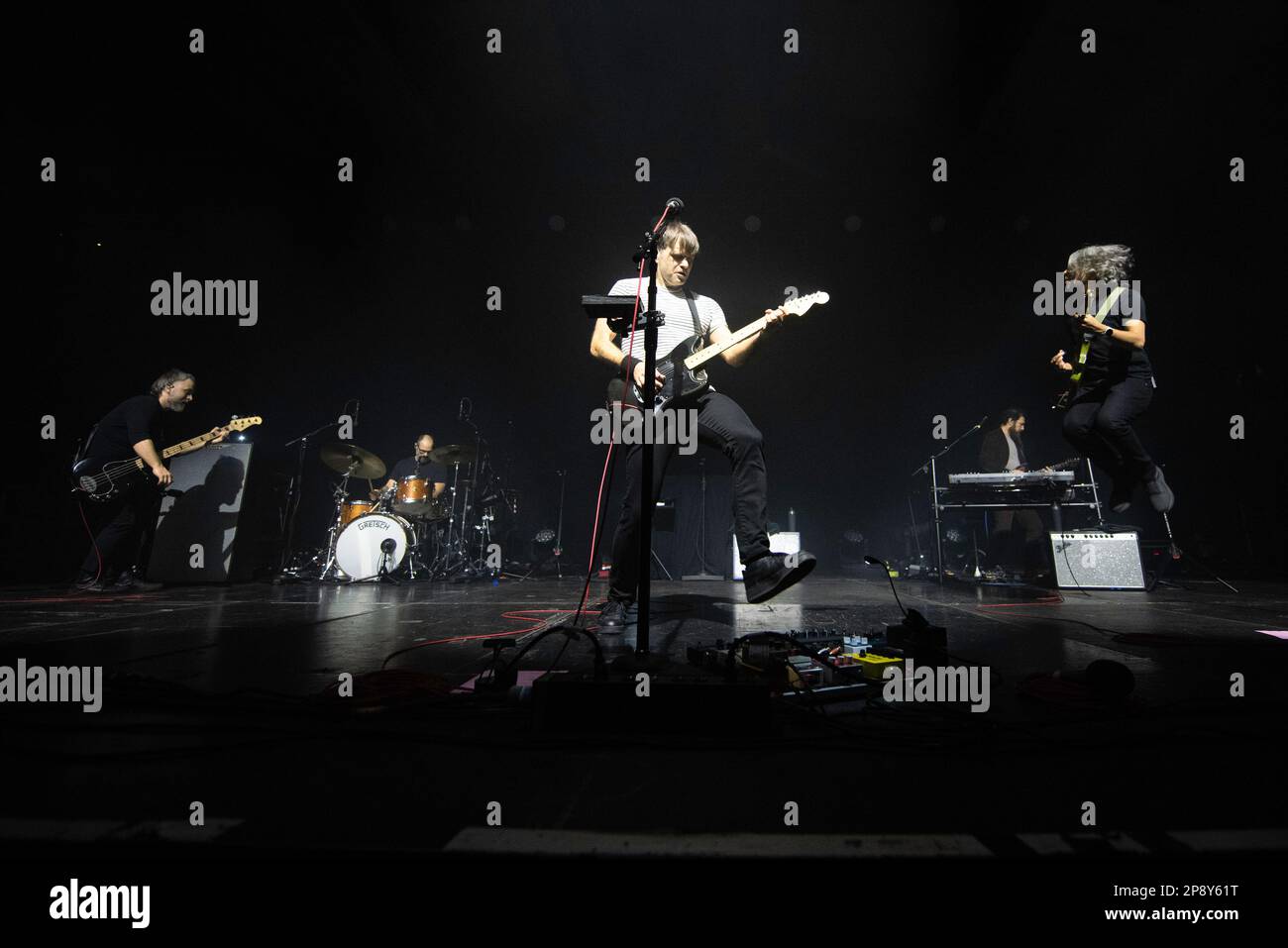 Die amerikanische Indie-Band Death Cab for Cutie tritt live in der ...