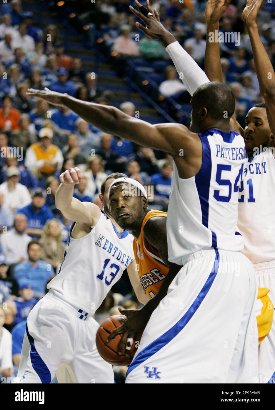 Tennessee's Wayne Chism is surrounded by Kentucky players, from left ...