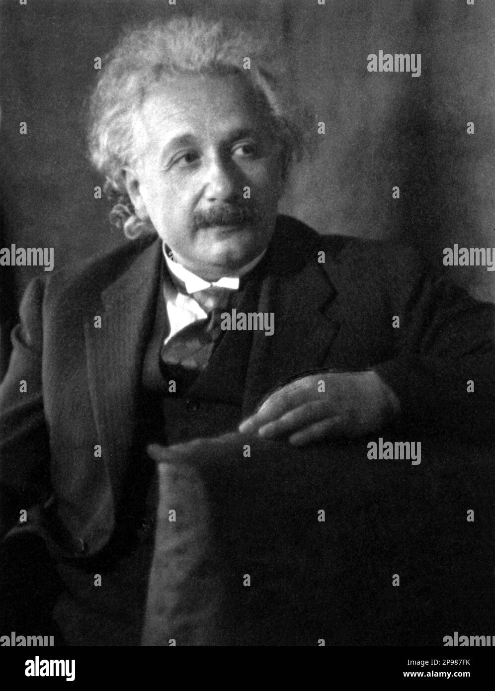 1934 : der deutsche Physiker ALBERT EINSTEIN ( 1879 - 1955 ...