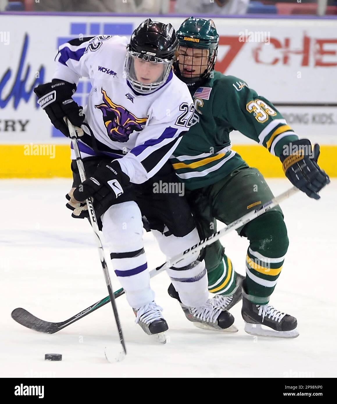 Minnesota State Mankato's Kurt Davis, left, breaks away from Alaska ...