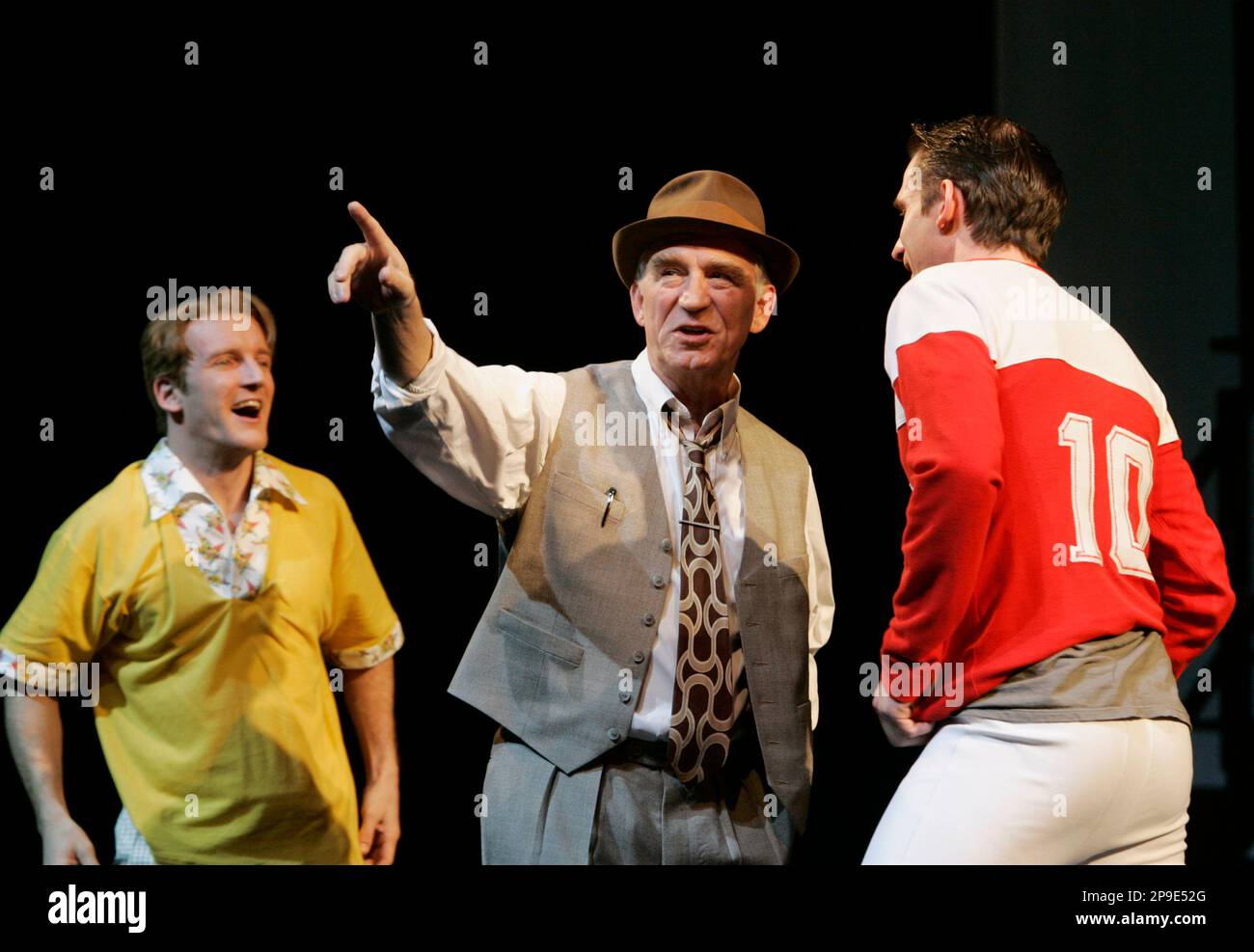 Raphael von Bargen in der Rolle des Happy, Heinz Marecek in der Rolle ...