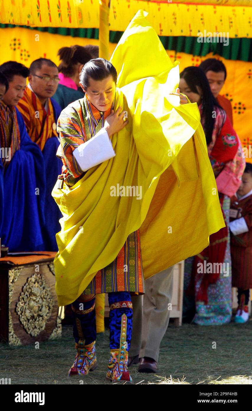 Bhutan's fifth King Jigme Khesar Namgyal Wangchuk adjusts his robe ...