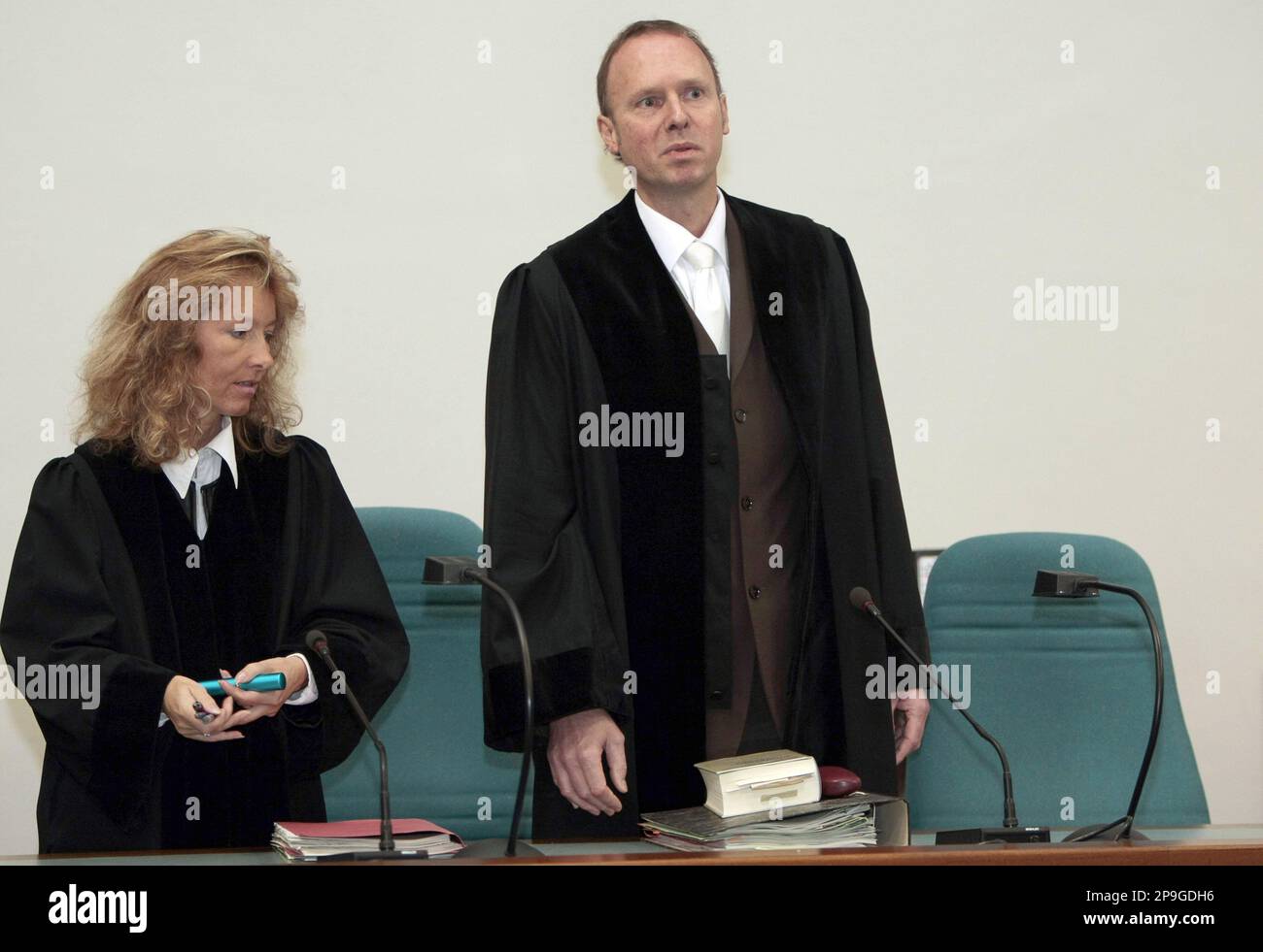 Der vorsitzende Richter Stefan Istel und Richterin Jutta Schiedel-Krege ...