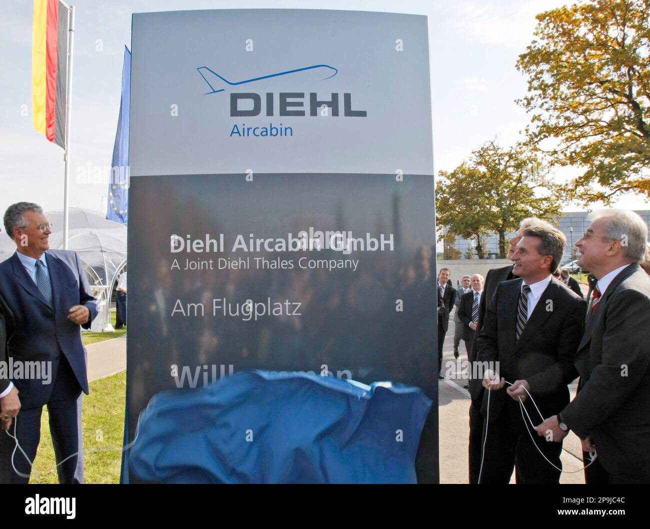 Thomas Diehl, rechts, Vorstandsvorsitzender der Diehl Stiftung, Baden ...