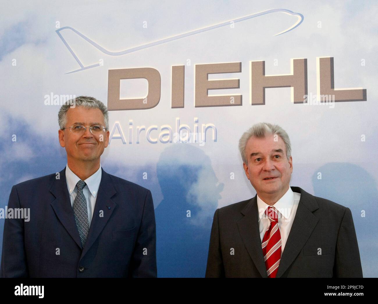 Thomas Diehl, rechts, Vorstandsvorsitzender der Diehl Stiftung, und Denis Ranque ...