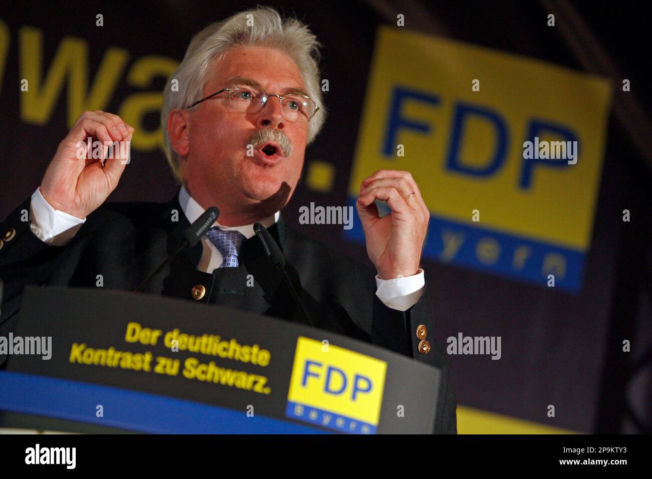 ** ARCHIV ** Der Spitzenkandidat der bayerischen Freien Demokraten, FDP ...