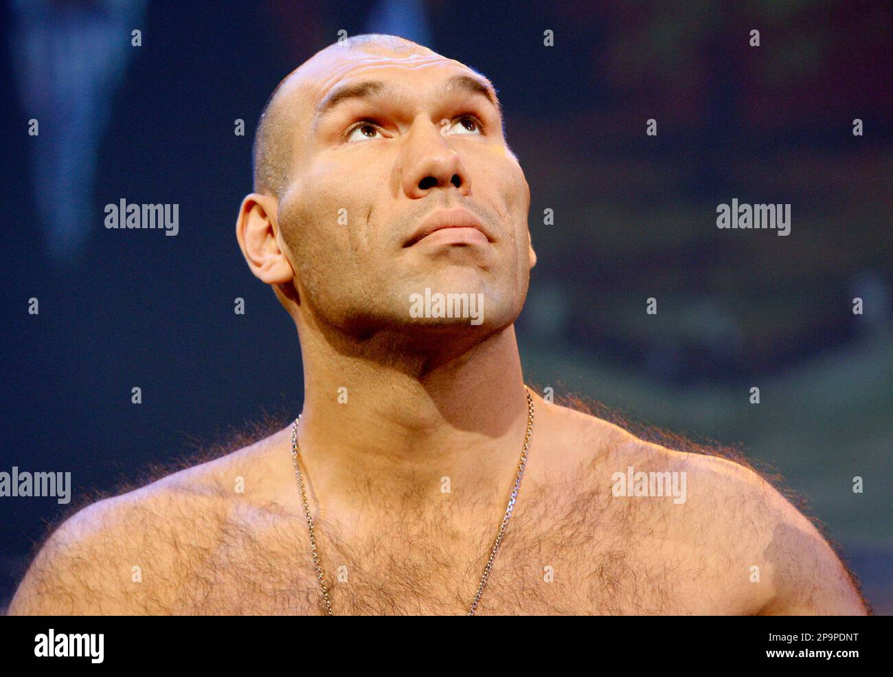 Der russische Boxer Nikolai Valuev posiert am Freitag, 29. Aug. 2008 in ...