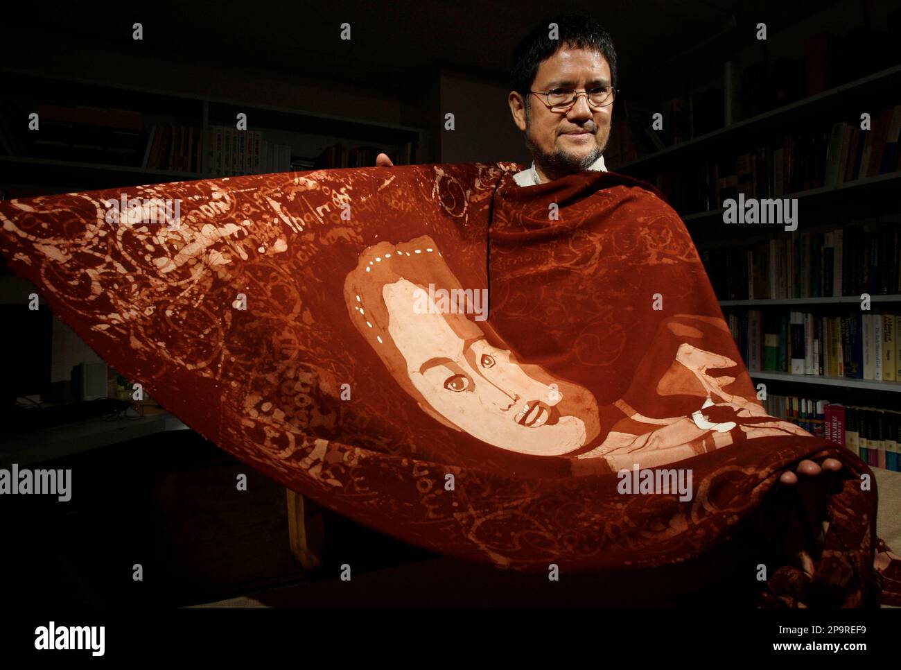 ** ADVANCE FOR SUNDAY, AUG. 17 ** Wonil Kim displays a portrait painted ...